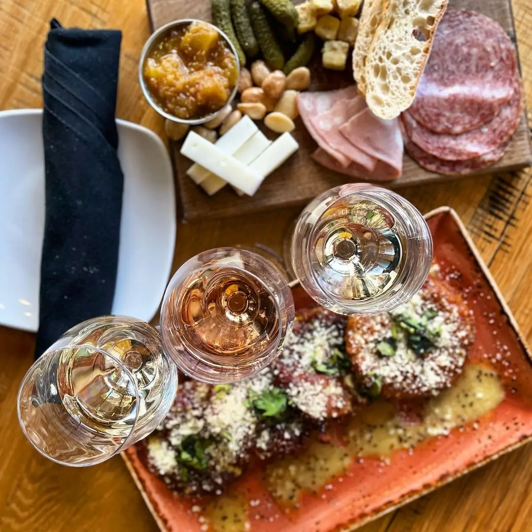 Douglass Hills - Louvino